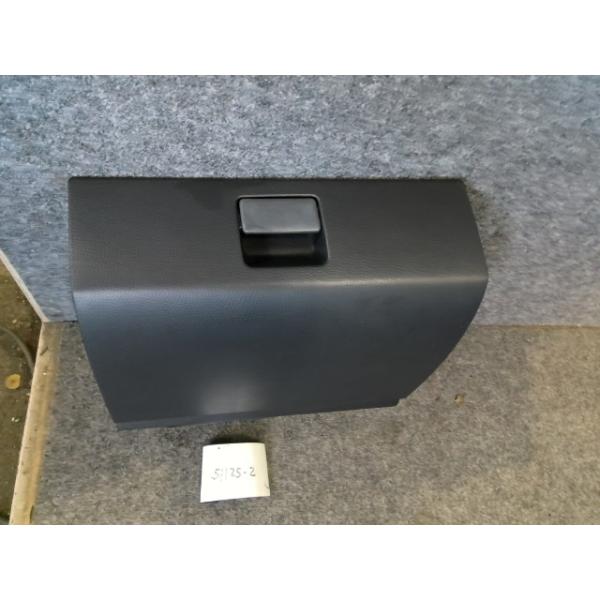 **** 商品説明を必ずご確認ください ****部品管理番号：251126000170210部品名：グローブBOX部品区分：リサイクル品車名：ＡＺワゴン車両タイプ名：5ドアハッチバック通称型式：MJ23S認定型式：DBA-MJ23S年式：2...