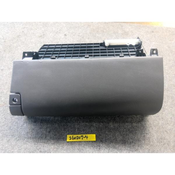 **** 商品説明を必ずご確認ください ****部品管理番号：260207000470210部品名：グローブBOX部品区分：リサイクル品車名：クラウン車両タイプ名：4ドアセダン通称型式：GWS204AEXZH認定型式：DAA-GWS204年...