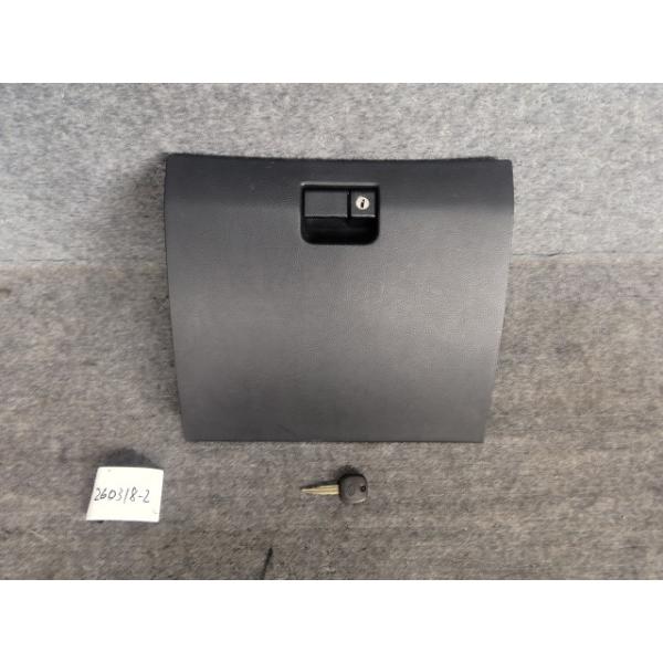 **** 商品説明を必ずご確認ください ****部品管理番号：260318000270210部品名：グローブBOX部品区分：リサイクル品車名：コペン車両タイプ名：コンバーチブル通称型式：L880KKQVZ認定型式：LA-L880K年式：20...