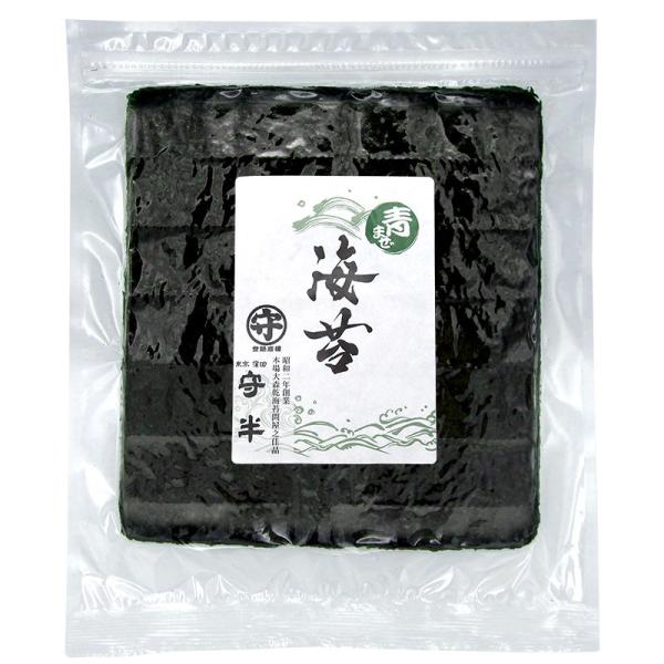 潮の流れによって、黒海苔と青のりが絶妙なバランスで混ざった“青まぜのり”です。寒さに弱いため、秋のごくわずかな期間、ごく限られた地域でしか生産されない青のりが自然に混ざり合った「幻の海苔」と呼ばれる青混ぜ海苔を原料として使用しています。その...