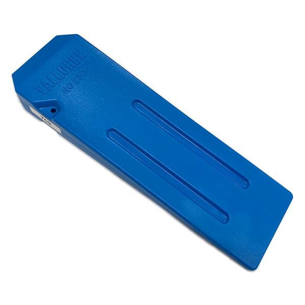 プロが誇れる本格伐倒仕様。他のABSウェッジでは「よく割れてしまう」という方にお勧め。 ・高耐久 ABS樹脂を使用衝撃に強く、割れにくい・滑り止めスパイク付きクサビの飛び出しや、ズレを防止・扱いやすいヒモ穴付きヒモを通せるので携帯に便利、紛...