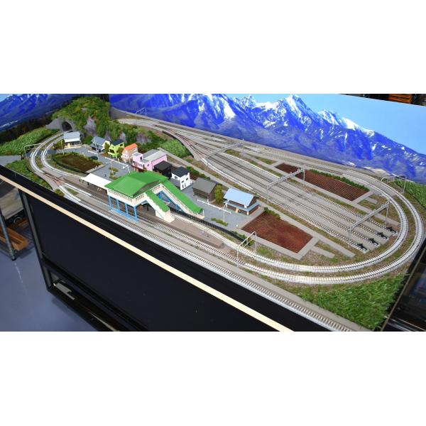 受注後製作しますので納品までに2週間前後かかります。鉄道模型Ｎゲージ用レイアウト（撮影日：2026年2月17日）Ｎゲージ用　複線150ｘ65cm　橋上駅と平成の街並みと4線ヤード＆手前拡張レール付き鉄道模型Ｎゲージの車両等を走らせることので...