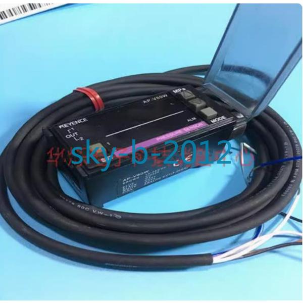 1PCS KEYENCE multifluid digital pressure sensor APV80W1 個キーエンスマルチ流体デジタル圧力センサー APV80W