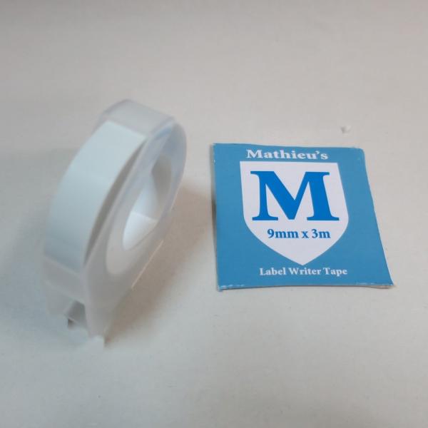 ★ダイモテープライター互換テープ■つやありタイプ■品名：マシューズテープ　9mm幅■品番：RM900CL■テープ色：クリアー■テープ幅9mm、テープ長さ3m巻き■対応本体は当店ページ「ダイモテープライラー」よりお求めください。