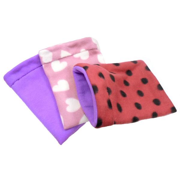 【サイズ】約200x250ｍｍ市販の大きな寝袋より少し小さめサイズの寝袋です。フリース生地なので中は温かく、爪などが引っかかりにくくなっています。奥のほうで掘り遊びしても、毛羽立ちにくいのが特徴の寝袋です。中に入って寝袋として、寝床に敷いて...