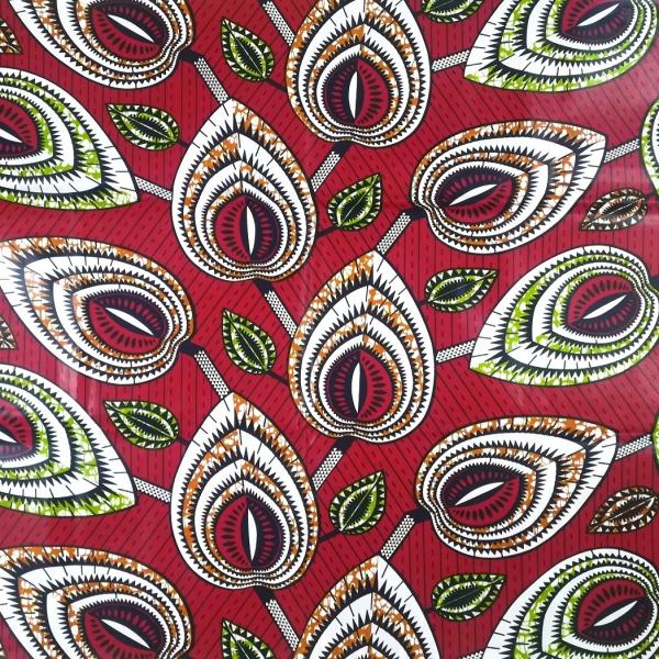 コントラストがはっきりした柄で、鮮やかな赤が映えます。生地の表面には光沢と張りがあります。リーフの柄は20cm〜30cmと大き目です。画像をご参照ください。【サイズ】幅：約118センチ長さ：50センチ〜、50センチ単位【素材】綿１００％普通...