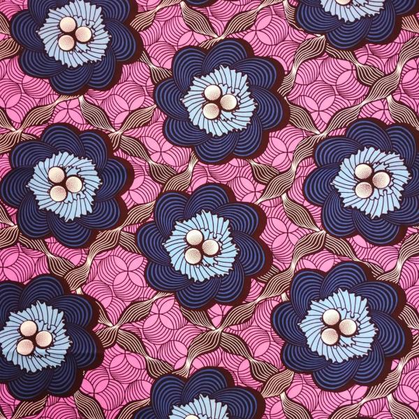 華やかなピンクパープルの花柄アフリカンプリントですキュートな大人カラーが素敵なデザインです大き目モチーフのサイズは写真をご参照ください【サイズ】幅：約117cm長さ：50cm〜、50cm単位※2個で連続１m、3個で連続1.5mにカットします...