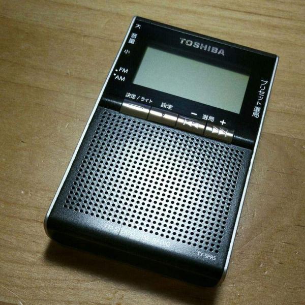 東芝 ラジオ TY-SPR5: 商品のタイトル【中古品】(中古品)＝使用済み中古品です。画像の商品はサンプル画像です。実際に届く商品と異なりますのでご了承下さいませ。※中古品のため、商品のコンディション、ケース、説明書等の付属品の有無につい...