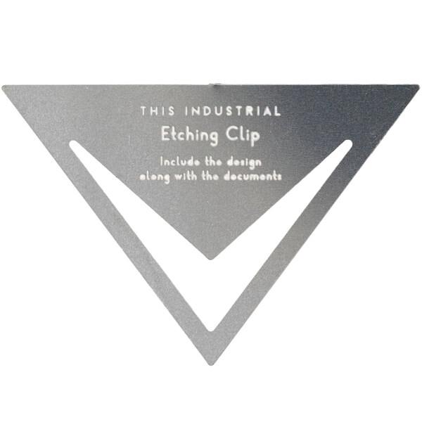 無骨で洗練されたデザインが魅力の「THIS INDUSTRIAL (ザ・インダストリアル)」シリーズ。ブックマークとしても使える、エッチング加工のステンレス製「クリップ」です。おしゃれなデザインが、本や手帳をスタイリッシュに彩ります。繊細な...