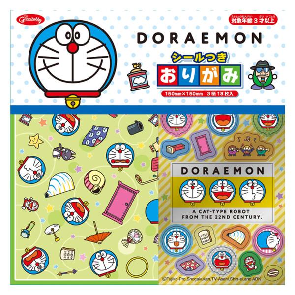 人気「ドラえもん」デザイン!キャラクターシールつき「おりがみ」です。使うたびに嬉しい3柄入!折り紙としてはもちろん、裏面にお手紙を書いたり、楽しく遊べます。【サイズ】約H150×W150mm【材　質】紙【内　容】3柄 18枚入【対象年齢】3...