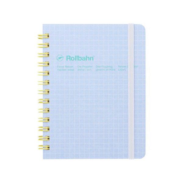 「シンプルで飽きのこないデザイン」と「使いやすさ」で人気の「ロルバーン」。書きやすく、にじまないリング式ノート「ポケット付メモ」です。コンパクトで使い勝手のいい「M」サイズです。海外のスクールノートをイメージした「スコラ」です。ロルバーンの...