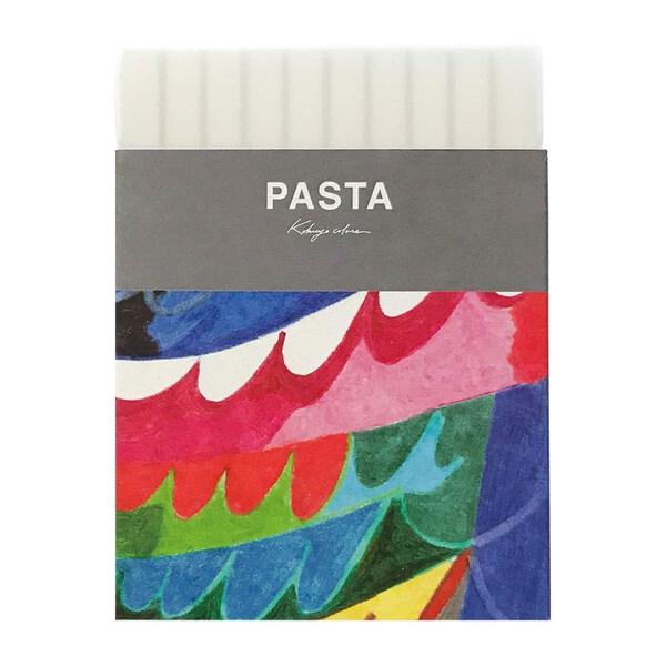 ●なめらかな描き心地の固形グラフィックマーカーです。●紙への裏抜けがしにくい色材や、細かい場所を塗りやすい四角芯、経済的なリフィル式を採用することで、描画材としても、ラインマーカーとしても、手頃で扱いやすい固形グラフィックマーカーです。●く...