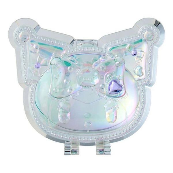 人気「クロミ」デザイン♪キラキラにデコレーションされたフェイス型がかわいい「ミラー」です。使わない時も飾っておきたくなるかわいさ!バッグの中でも邪魔にならない手のひらサイズ。フタを後ろに折ると、スタンドミラーになります。【サイズ】約H86×...