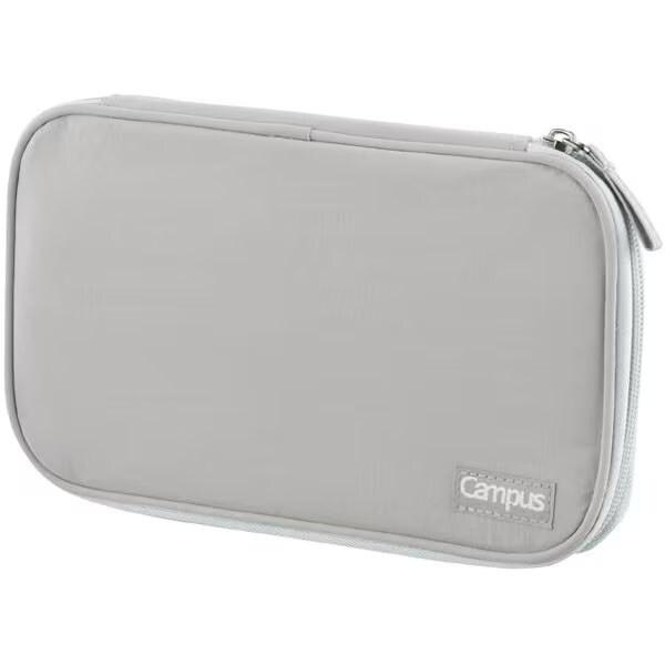学生のまなびを支える「Campus (キャンパス)」シリーズ。ノートのように開くので一覧性が良く、出し入れがしやすい「ペンケース」です。マルチポケットで、文具やメモ帳をキレイに仕分けられます。持ち運びしやすいフラットな形状。A6・A7サイズ...