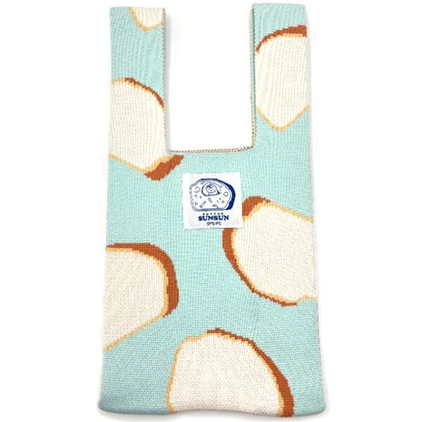 SNSで大人気「パペットスンスン」デザイン♪ニットでできた、やわらかくて使いやすい「トート」です。ポリエステル製なので、洗ってもすぐ乾いて便利。幅広の持ち手部分なのも、手に負担が少なく嬉しい。B5サイズのものが入るくらいのサイズ感です。パン...