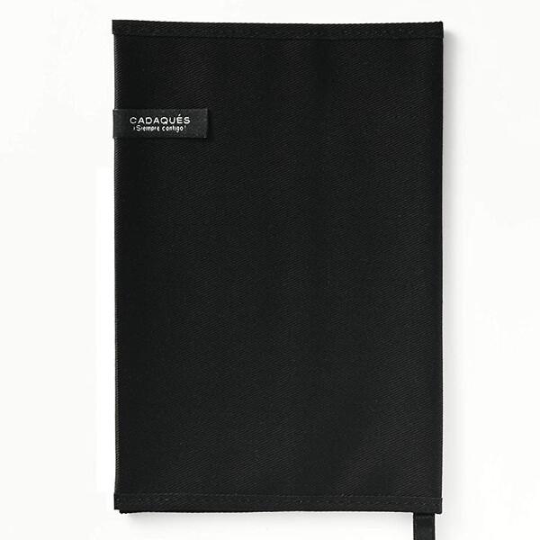 シンプルな無地のコットン生地を使いました。男女問わずお使いいただけるデザインに加え、しおり紐が付いていて大変便利。本の厚みにあわせて調整ができるので本にぴったりかぶせることができます。【収納目安サイズ】(約)　257×182mm　※本の厚さ...