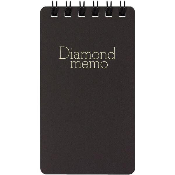 1961年から続くミドリの究極の定番商品!最もスタンダードなリングメモ「ダイヤメモ」です。細やかな配慮を積み重ねて作られ、現在も根強いリピーターが多い。万年筆でも裏抜けしにくく書き心地抜群の「MD用紙」を使用しています。ペン先から伝わる紙の...