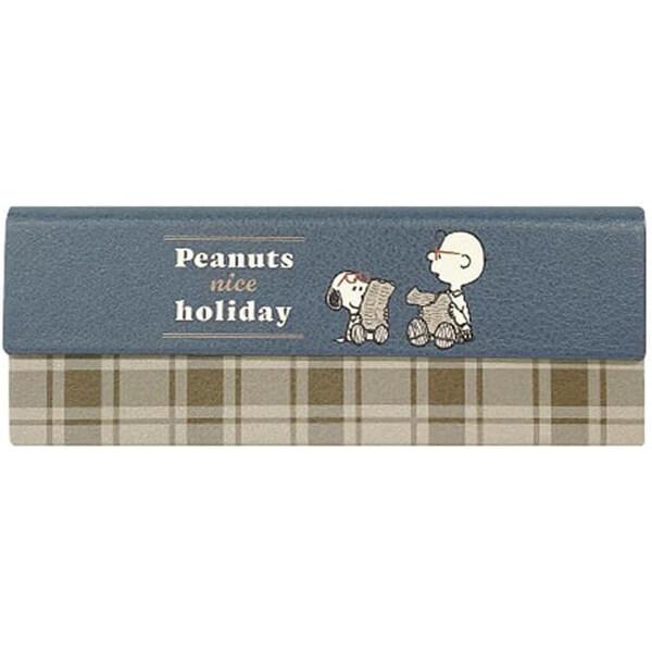 かわいい「スヌーピー」デザイン♪クロス付きがうれしい「折りたたみメガネケース」です。本体には、スチールが内蔵されています。組み立てるとしっかりとした三角柱になり、大切な眼鏡を守ります。使わないときはフラットになるので、場所を取りません。【サ...