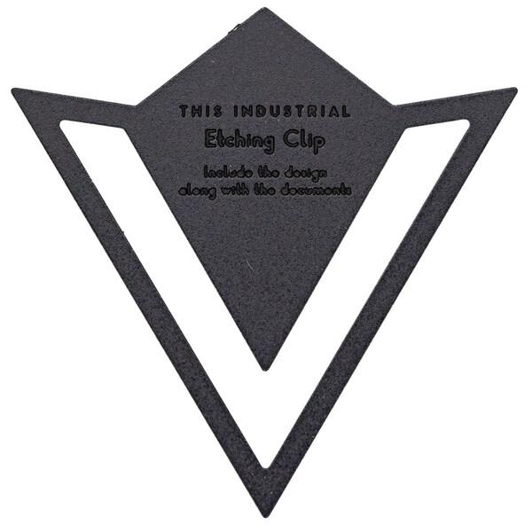 無骨で洗練されたデザインが魅力の「THIS INDUSTRIAL (ザ・インダストリアル)」シリーズ。ブックマークとしても使える、エッチング加工のステンレス製「クリップ」です。おしゃれなデザインが、本や手帳をスタイリッシュに彩ります。繊細な...