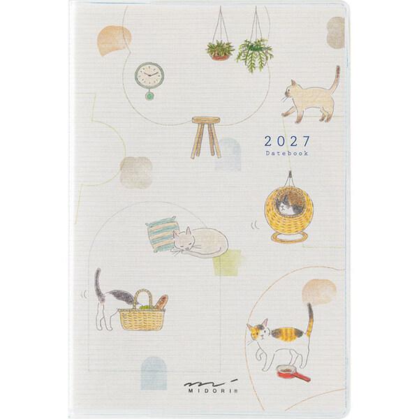 2027年版1月始まり、楽しいイラストいっぱい「手帳 ポケットダイアリー」です。「ミニ」は、小さくて携帯性に優れた手のひらサイズ。「ネコ柄」は、イラストレーター「小泉さよ」さんによる、やわらかな雰囲気の猫のイラストが魅力。2027年1月〜2...