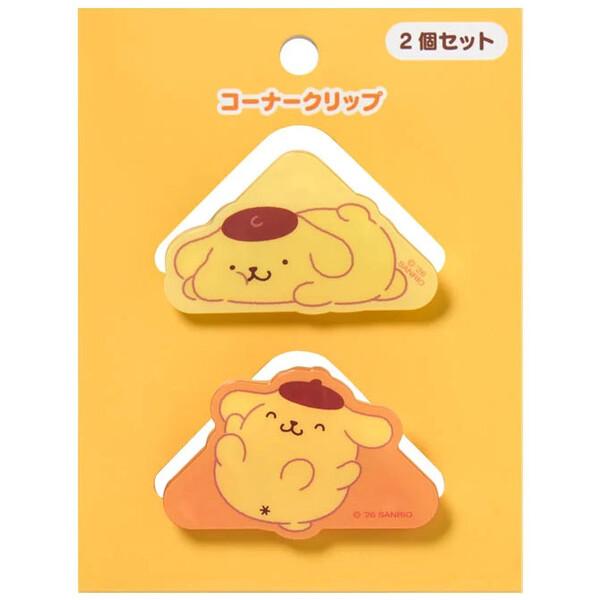 人気「ポムポムプリン」と、気分UPな新生活を♪寝転んでいるデザインがかわいい「コーナークリップ」です。色柄違いの2個セット。プリントや書類をまとめたり、デスク周りの整理整頓にぴったり!【サイズ】約W35×H55×D20mm【材　質】ABS、...