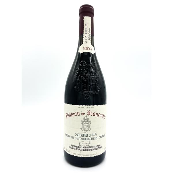 ラヤスとともにシャトー・ヌフ・デュ・パプの二大巨頭として高い評価を受けている、ペラン家経営の「ボーカステル」。現在、ジャン・ピエールとフランソワの兄弟が、営業と醸造をそれぞれ担当しています。ボーカステルの「シャトー・ヌフ・デュ・パプ・ボーカ...