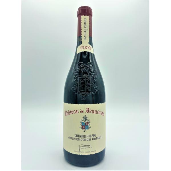 ラヤスとともにシャトー・ヌフ・デュ・パプの二大巨頭として高い評価を受けている、ペラン家経営の「ボーカステル」。現在、ジャン・ピエールとフランソワの兄弟が、営業と醸造をそれぞれ担当しています。ボーカステルの「シャトー・ヌフ・デュ・パプ・ボーカ...