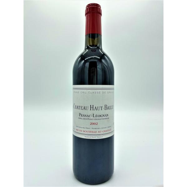 「オー・バイイ」は、完熟したブドウをろ過処理せずに瓶詰めするという伝統的なスタイルにこだわって造られるワインです。 平均樹齢は35年、収穫したブドウの30％をセカンドに回したり、収穫時期を出来るだけ先延ばしにし、ブドウをより熟した状態にする...