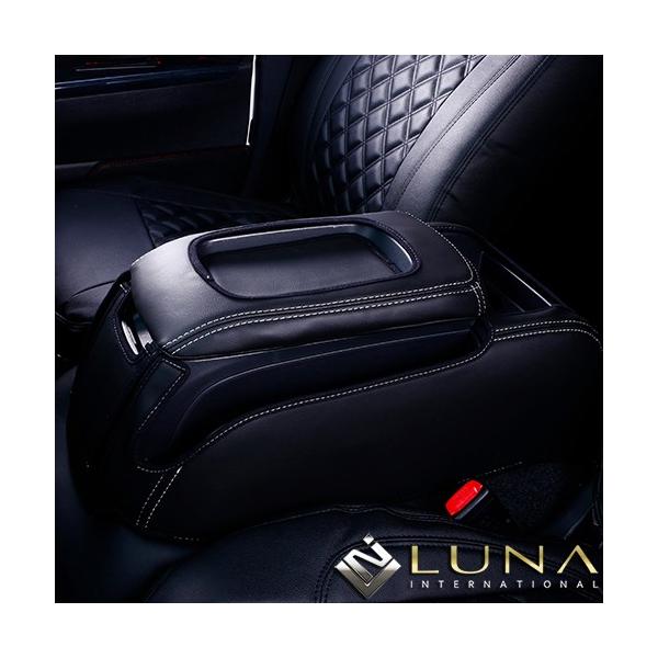 ■商品詳細メーカー名：ルナ インターナショナル株式会社 / LUNA適合車種：ハイエース型式：200系車幅：ナロー(標準)カラー：ブラックレザー×シルバーステッチピース数：4P素材：PVCレザー(合成皮革)メーカーNo.：CLCN-B-SS...
