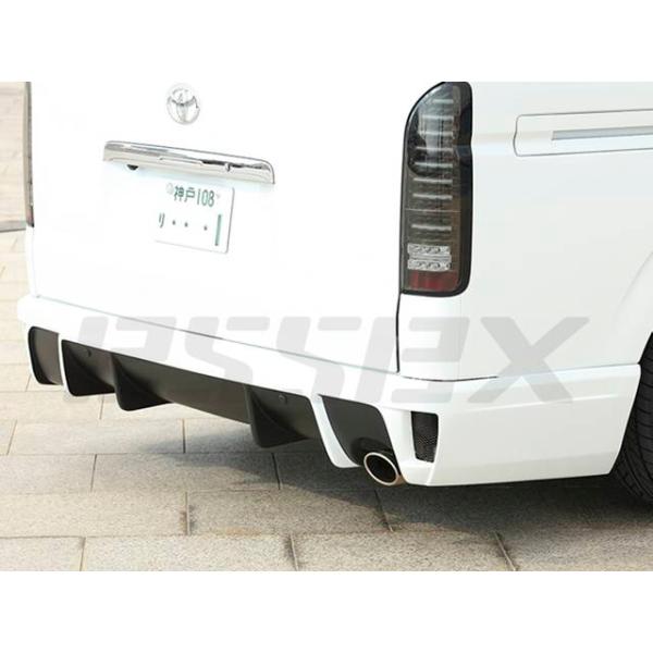 PROGRESS ワイド用 リアバンパー マフラー右出しES　200系ハイエースワイド　PROGRESSI　リアバンパー　FRP製・メーカー品番：es-1212■ブランドESSEX■適合車名ハイエース/レジアスエース■適合年式2004年8月...