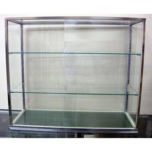 ・コレクションケース、食器入れ、食品ケース等幅広いユーズに対応します。・幅75cm・奥行30.9cm・高さ64.1cm・ガラス棚２枚付（2.5cmピッチで高さ調整可能）・アルミ製フレームを採用したシンプルかつすぐれた耐久性を持つ業務用ガラス...