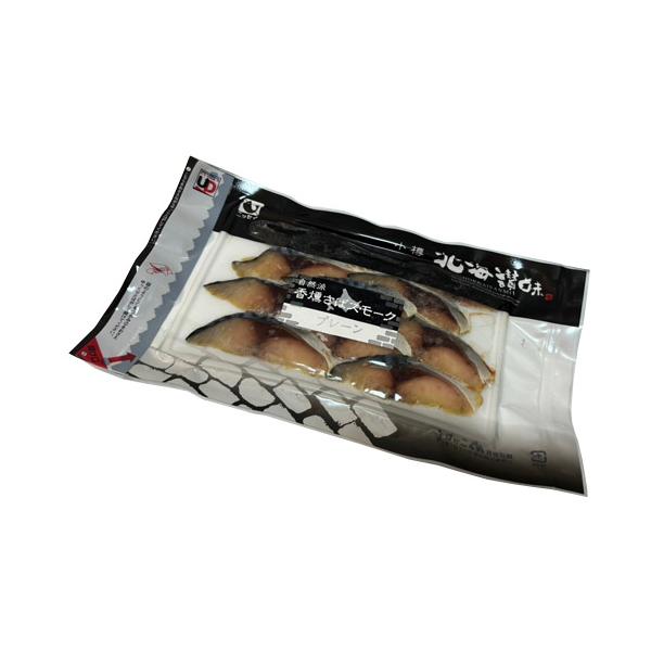 国産の真さばをナラと桜のチップで香り豊かにスモークしました。しっとりとした仕上がりはワインやビールによく合います。化学調味料や保存料は使用しておりません。無添加にこだわって造られたNSニッセイの海産物。鮮度のいい魚介を食べて育った私達も納得...