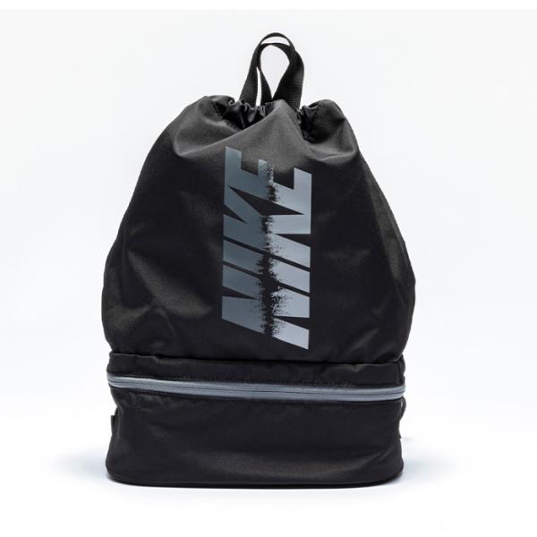 ナップザックタイプの定番プールバッグ。上下で独立しており、使用後の水着と着替えなどを分けて収納できる。内側に名前が記入できるネームタグあり。【ユニセックス・男女兼用/ジュニア・キッズ/ボーイズ・ガールズ/小学生・中学生・高校生/水泳授業・ス...