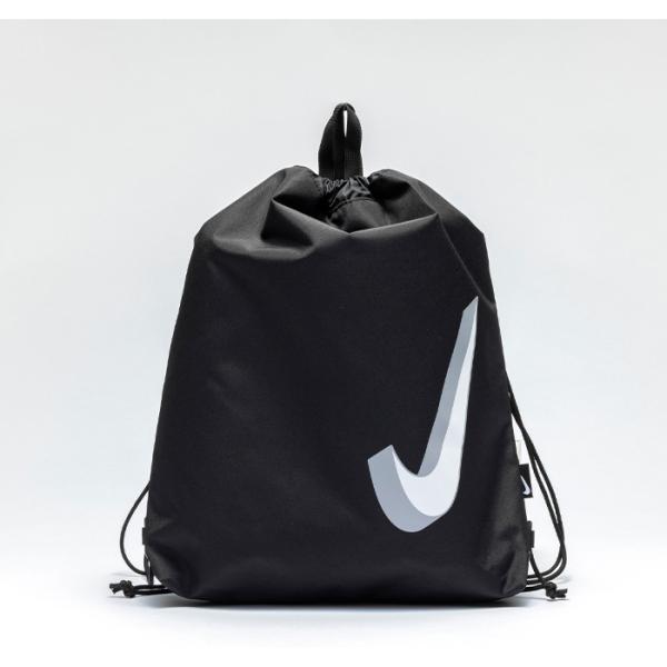 ナップザックタイプのプールバッグ。軽くて持ち運びに便利。手提げストラップとショルダーストラップのどちらも付属しており、持ち方の自由度が高い。【ユニセックス・男女兼用/ジュニア・キッズ/ボーイズ・ガールズ/小学生・中学生・高校生/水泳授業・ス...