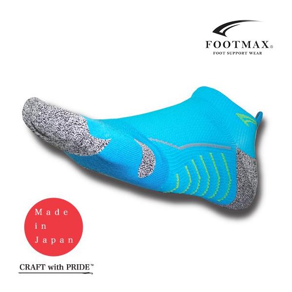 FOOTMAXランニング史上最高のフィット感。足のバネ機能である土踏まずアーチをサポートし、パフォーマンスを持続させます。くるぶしを保護するアンクルガードや、ベース糸には軽量でドライな感触の吸水・速乾性に優れた異形断面ポリエステル(ソアリオ...