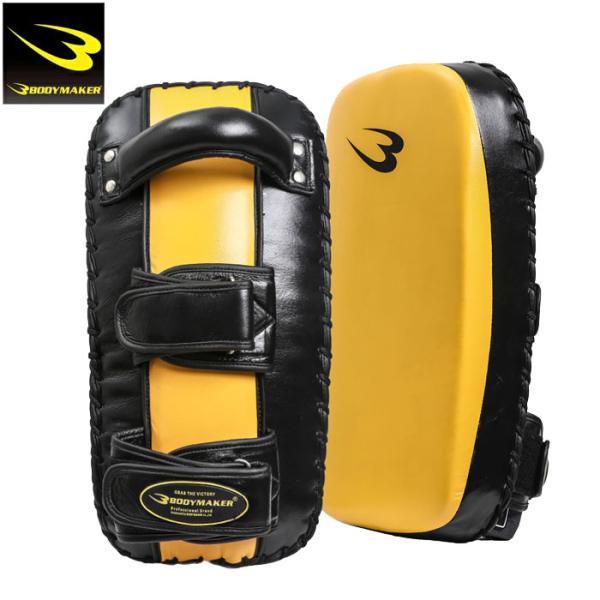 高品質で耐久性に優れた本革素材を使用。ハンドルはしっかりとしたパイプを内蔵し握りやすく、腕部分のホールドバンドは面ファスナーでしっかりと固定出来る仕様。２段階でしっかり支えプロ級の衝撃の強いパンチもしっかりと吸収します。あらゆる角度からの打...