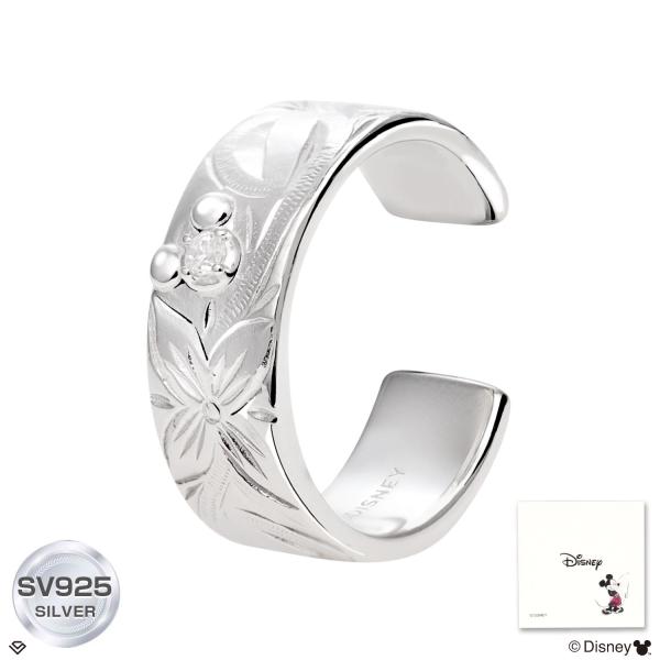 伝統的なハワイアン彫刻の美しさに、さりげなく潜む「ミッキー」シルエットを融合させた、大人のためのディズニージュエリー。繊細な彫り込みの中に現れる「ミッキー」は、身に着ける人だけが知る“秘密の輝き”として、特別な意味を宿します。イヤーカフは、...