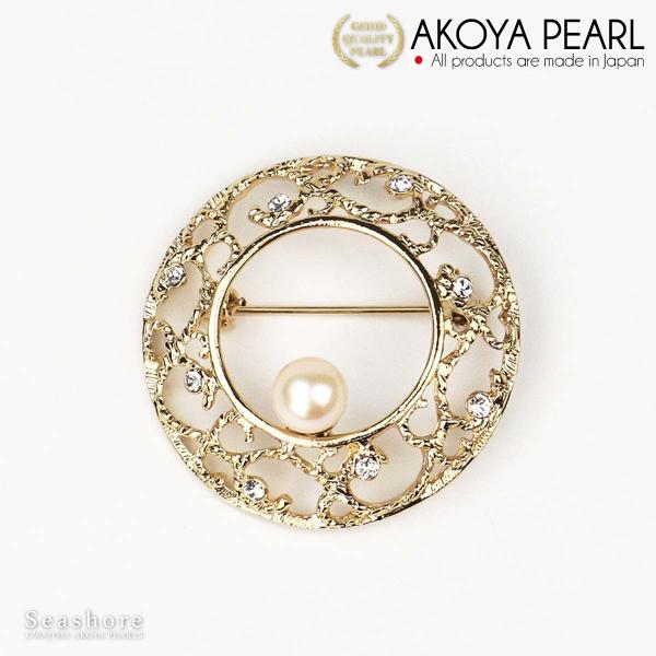 フォーマルセットに＋α。上品に仕上げた、ゴールドカラー・サークルモチーフのブローチです。●パールサイズ/7.5〜8.0mm●サイズ/たて4.0cm×よこ4.0cm×高さ約1.4cm●素材/真鍮・ゴールドメッキ●厚紙製ケース、1年間の製品保証...