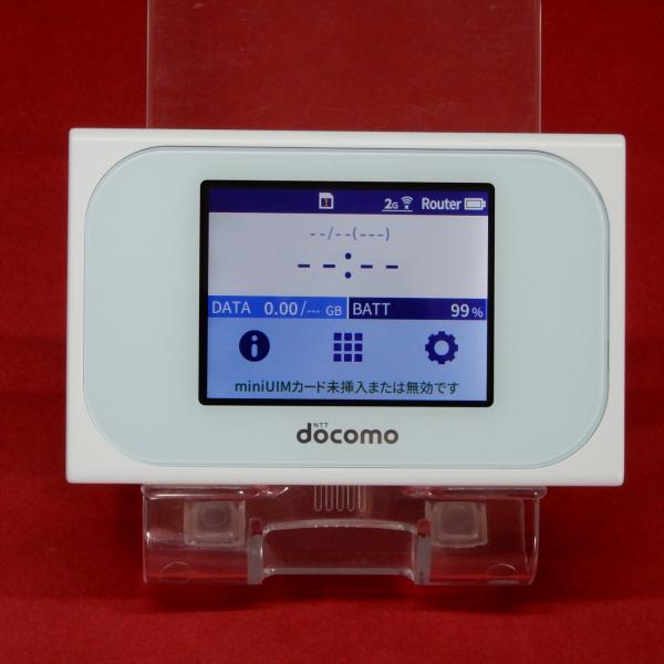 ドコモのモバイルルーターです。動作に異常はありません。外観は、ディスプレー、側面、裏面に小傷がいくつかあります。添付のバッテリーに凹み傷数か所あります。バッテリー動作には異常はありません。　付属品：バッテリー、背面パネル欠品：純箱、クレード...