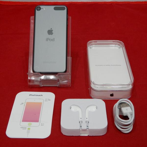 アップルの音楽プレイヤー、iPod touchの第７世代モデルです。液晶ディスプレイには傷はありません。液晶ディスプレイには縁部分にわずかに変色がありますが画面起動すれば目立ちません。本体には微かな傷がいくつか、充電口・イヤホン周りに小傷が...