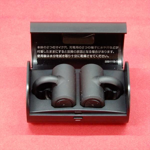 BoCoの骨伝導ワイヤレスイヤホンです。周囲の環境音を聞き取れる完全ワイヤレス骨伝導イヤホンです。IPX7等級の防水設計です。　動作に異常はありません。外観は本体には薄いカスレはありますが目立った傷はありません。添付の充電ケースに小キズやカ...