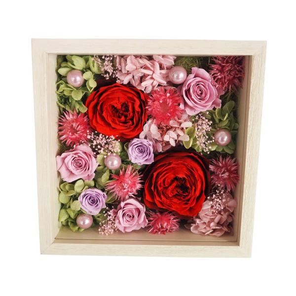 【商品概要】満開のお花畑を思わせるフレーム内にぎっしりと溢れかえるお花たち。ほこりをかぶることがないのでお手入れも楽なうえ、品質も長持ち。濃淡のカラーコントラストで上品なアレンジに仕上がりました。ガラス越しに見るプリザーブドフラワーは高級感...