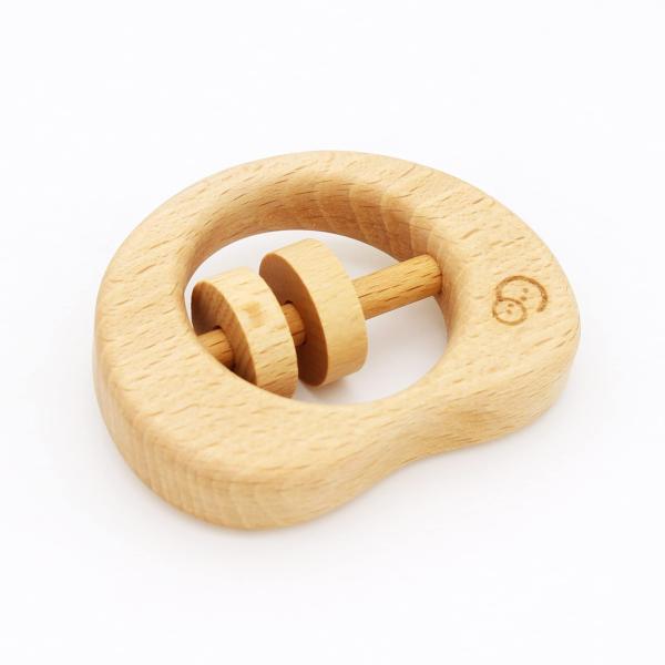 【商品概要】赤ちゃんの小さな手にもぴったりおさまる、小さめサイズのお豆のラトル丸いビーズは振ると高く柔らかな音を奏でます。自然の高い音は赤ちゃんにとても良いとされていますおなかにいるころから同じ音を聞かせることで、生まれてからも心地よい音と...