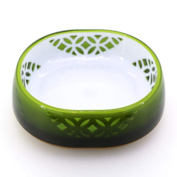 【商品概要】本体サイズ(幅X奥行X高さ):13×12×4cm本体重量:0.21kg原産国:中華人民共和国用途:食器(猫用)素材:本体:ポリスチレン、合成ゴム強化プラスチックの2層構造底面はゴム付きで滑りにくい【商品説明】【商品詳細】ブランド...