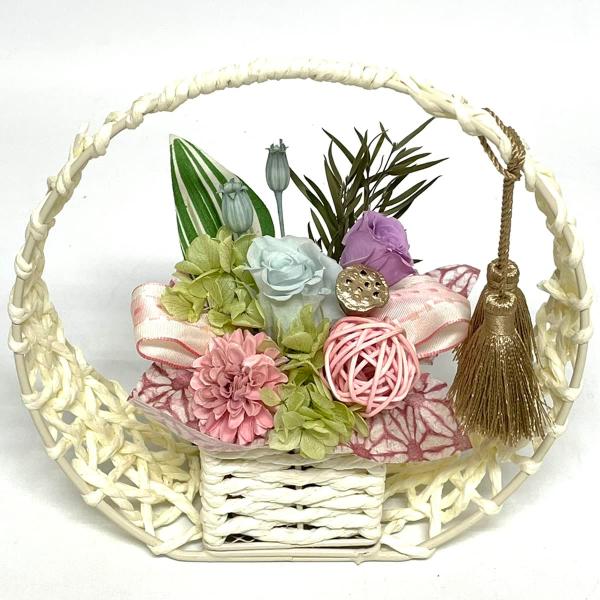 【商品概要】【NICHIFRO ニチフロ オリジナル商品】コロンと丸いフォルムが特徴的な白い花器にプリザーブドフラワーをメインにしたお供えやプレゼントに適したアレンジです。【商品サイズ】幅16ｃｍ×高さ16ｃｍ　置く場所を選ばない、ちょうど...