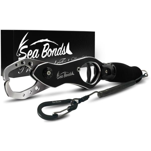 【商品概要】?2024年4月から大幅リニューアルしたSea BondsフィッシュグリップBlack！?【最大20kg計量付き】魚を掴んだ瞬間計量できるスケール搭載。魚が暴れてもグリップが水平に回転、魚を掴みやすく逃がしません。20kgクラス...