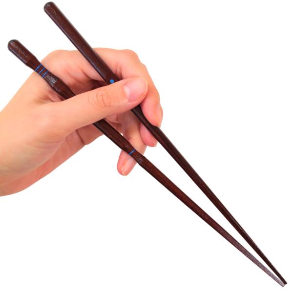 【商品概要】正しいお箸の持ち方を自然に身につける：「はしも」矯正箸は、くぼみに指を当てるだけで自然と正しいお箸の持ち方を促します。特に大人になってからお箸の持ち方を見直したい女性にとって、無理なく練習できるこの矯正箸は、日常生活においてエレ...