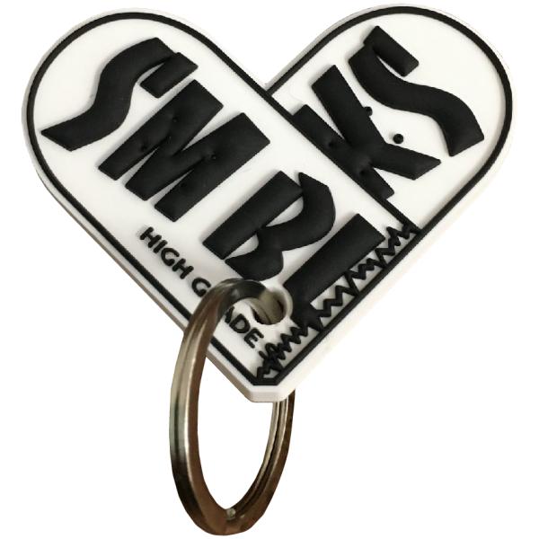 使い勝手の良いキーホルダーです。材質はラバーキーホルダーと同等の樹脂になります。サイズなどの詳細は画像2枚目をご覧ください。鍵をポケットに入れたままスケートする用途向きに作りました。これで鍵を無くさないようになれば嬉しいです(^^)