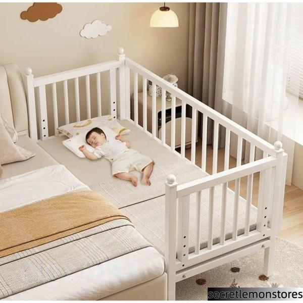 【衝突防止の安全設計】丸み角とローマ柱でお子様を守る 全ての角を丸く研磨し、支柱には凹凸の少ないローマ柱形状を採用。赤ちゃんのふらつき行動や転倒時にも頭部?身体を傷つけにくい構造です。三面ガードの内側は滑らかに仕上げ、ベッド内での動きを安全...