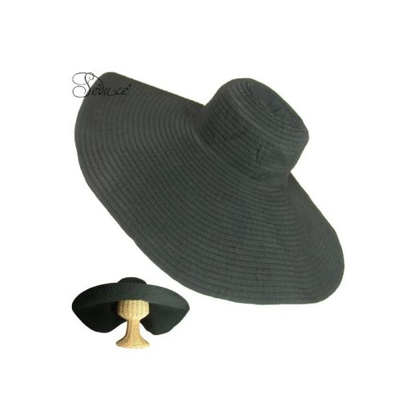 つばが２０ｃｍの、とても広くて大きい女優帽です。シンプルなので、どんなコーディネイトでも相性抜群です。布製なので、折りたたみが可能で、バッグの中で、コンパクトに収まります。オシャレで優雅に日焼け防止ができる、つば広帽。一枚あれば、様々なシー...